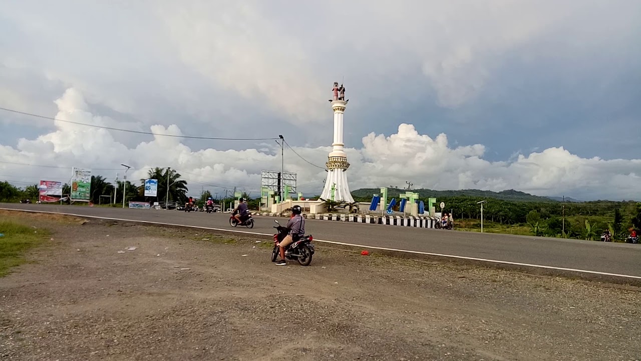 Tugu Bundaran Bujang Gadis Kab.Seluma.Prov Bengkulu - YouTube