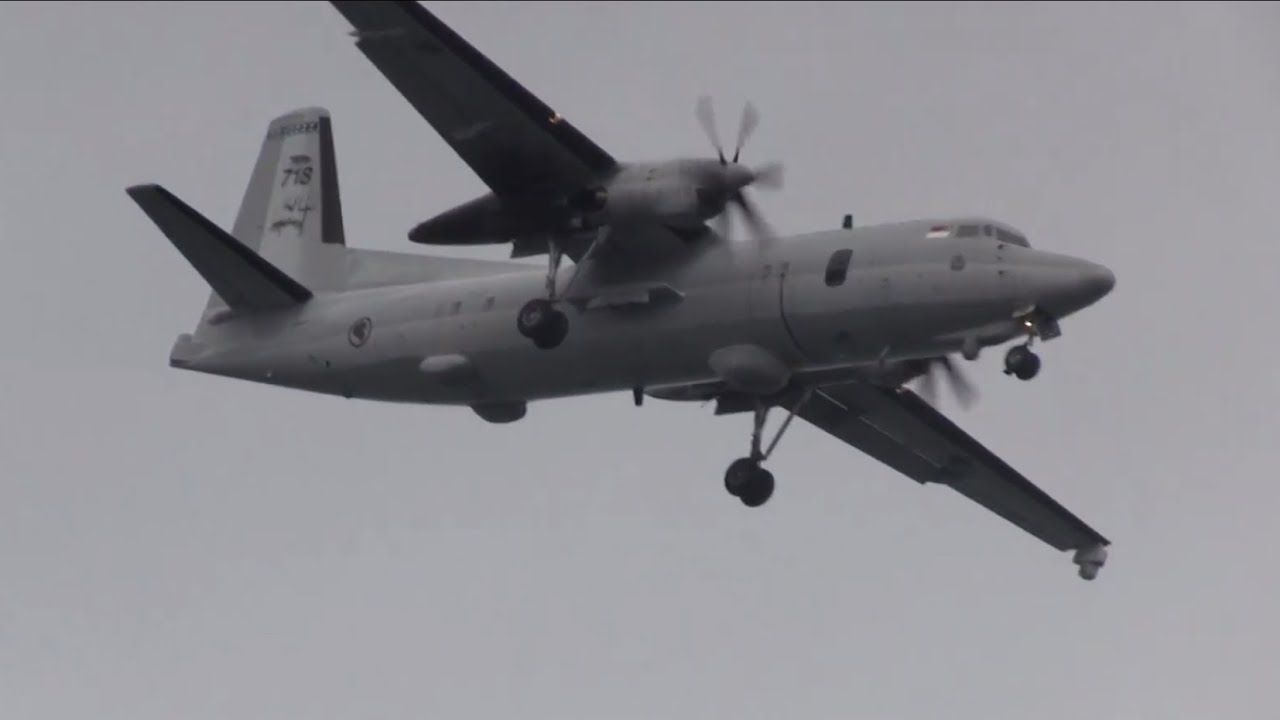 ULTRA RARE RSAF Fokker 50 Landing At Changi - YouTube