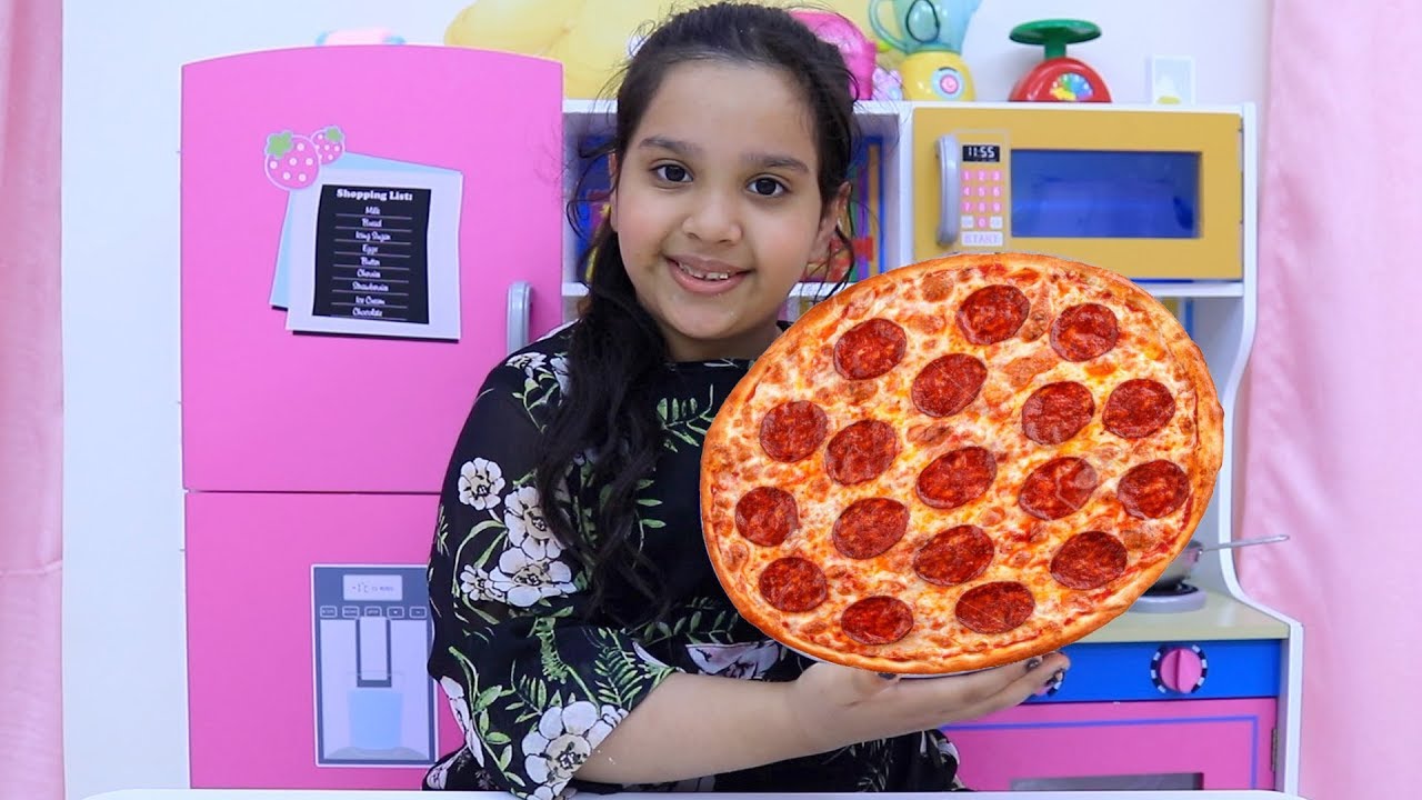 shfa pretend play cooks pizza with cute kitchen - YouTube