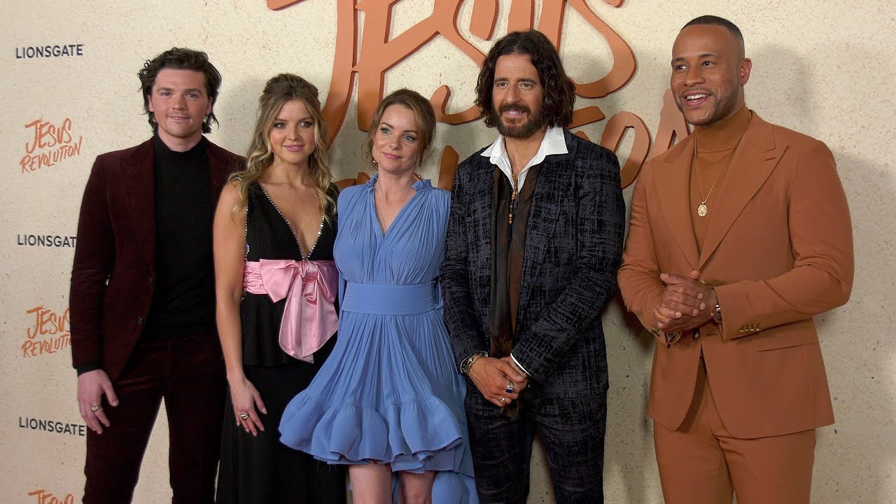 Cast of "Jesus Revolution" pose together at their premiere in Los ...