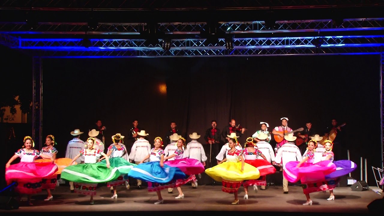 Mexican folk dance: Azucena bella & El gallo & Canta y no llores - YouTube