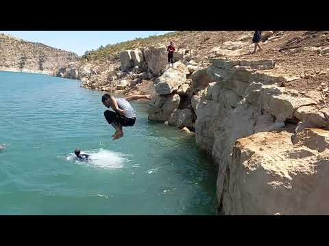 Ilısu barajı'nda gençlerin yüzme keyfi