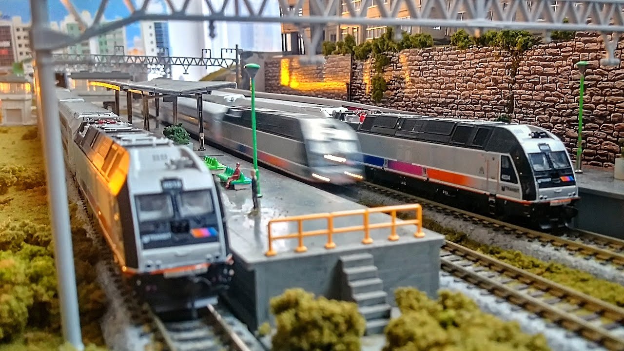 NJ TRANSIT ALP45DPs on a Tuesday night... N scale run buys and ...