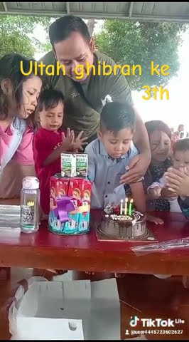 ultah dede ghibran yg ke 3th.masyallah tabarkokallah.sehat sellu,pnjang umur dn bnyk rejekinya ...