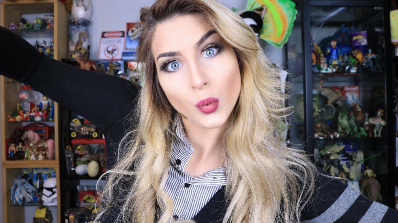 Cosplays, T-Rexes and Fat Cats on Patreon! - YouTube