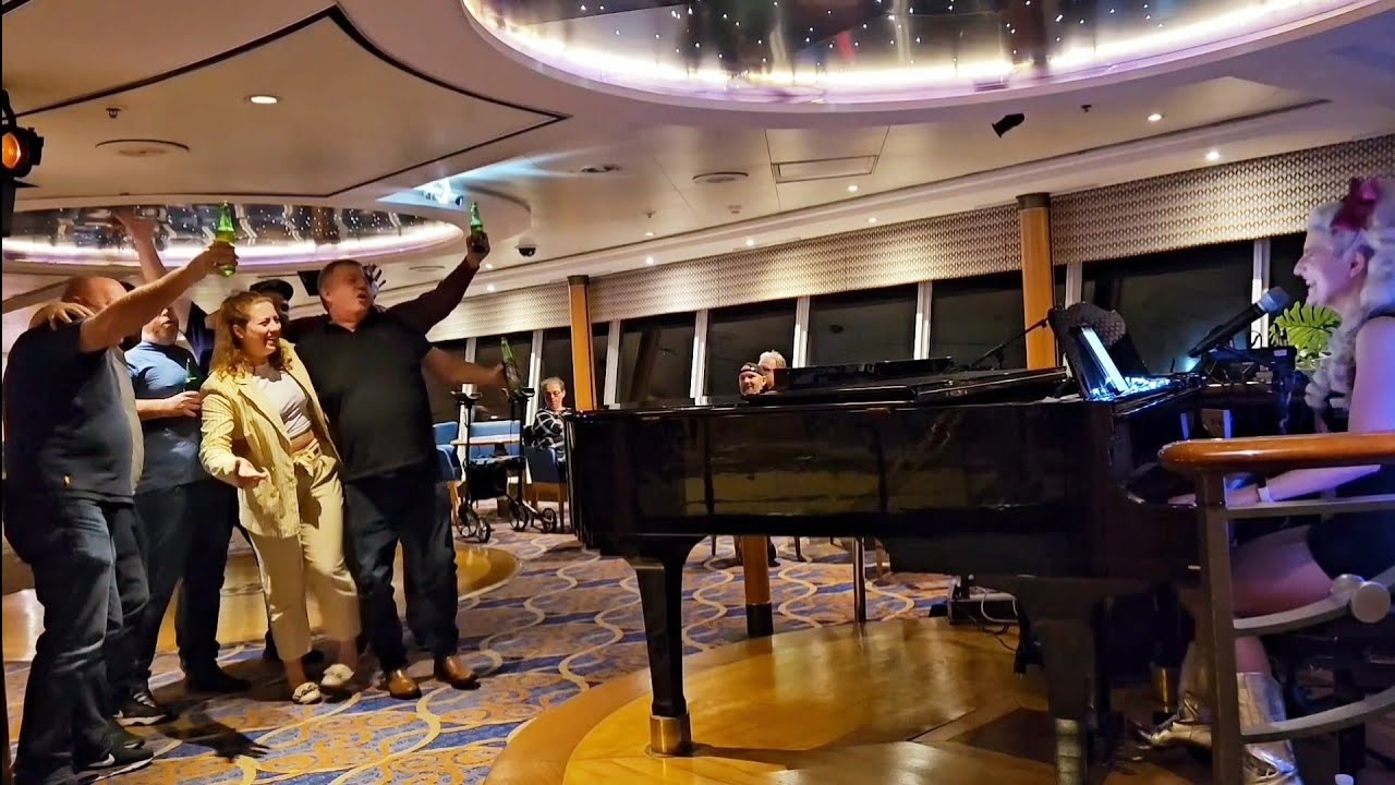 Phoebe Richards Piano Bar Entertainer style showreel - YouTube