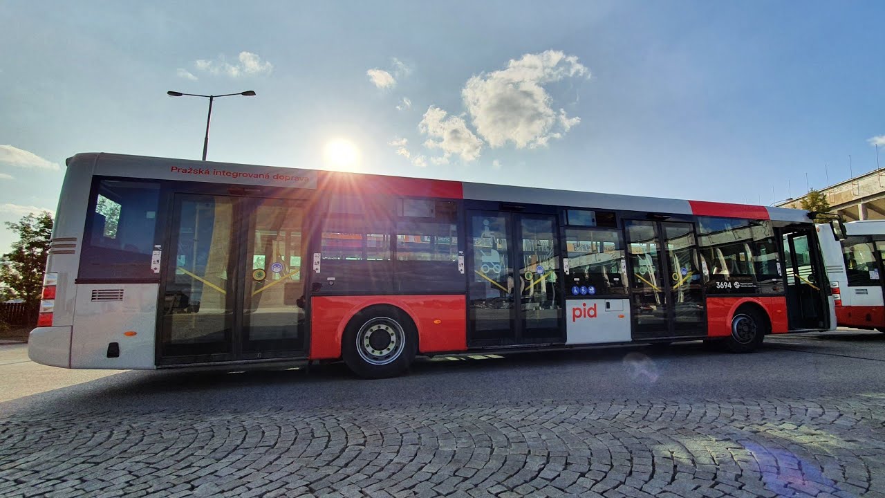 Příjezd autobusu SOR NB12 s novým lakem PID - YouTube