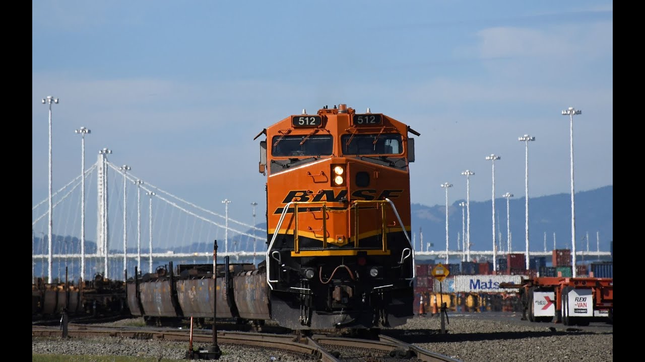 A BNSF Local Switching at the Port of Oakland Featuring: A B40-8WR! - YouTube