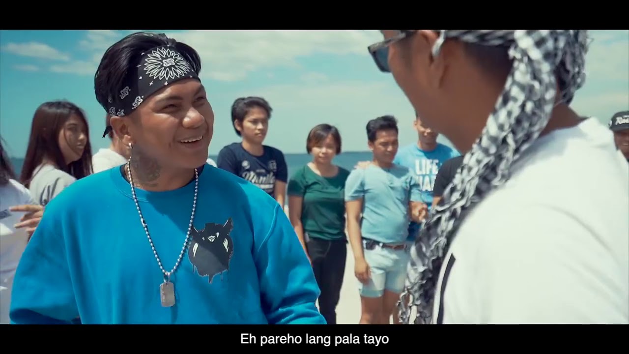 FlipTop - Bassilyo vs Smugglaz (feat. Sisa) - YouTube