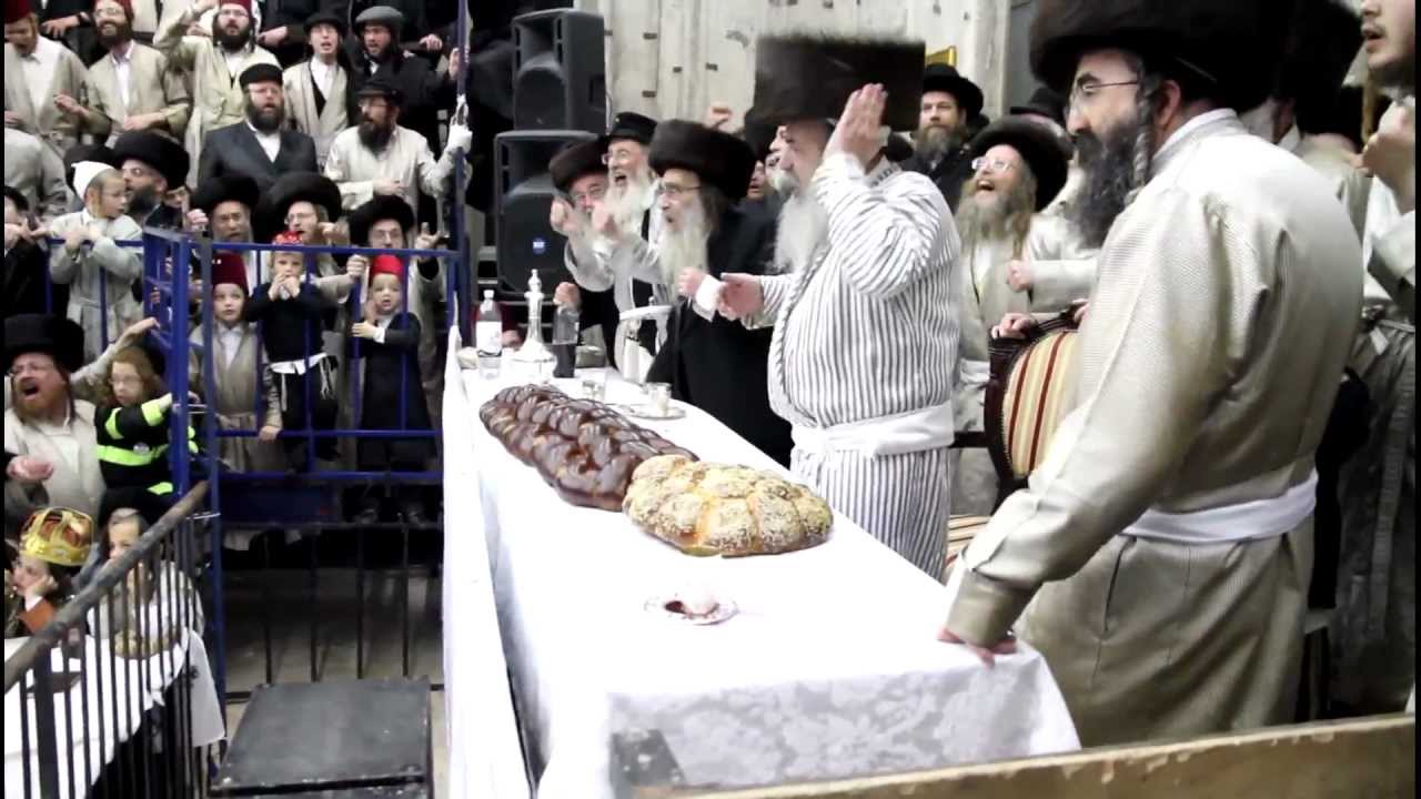 HAPPY BEARD DANCE - YouTube