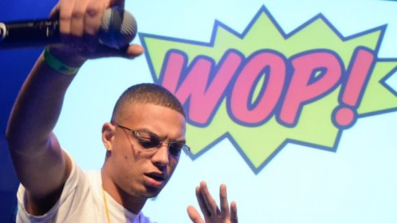 Ronnie Flex pissed op PowNed-presentator - YouTube