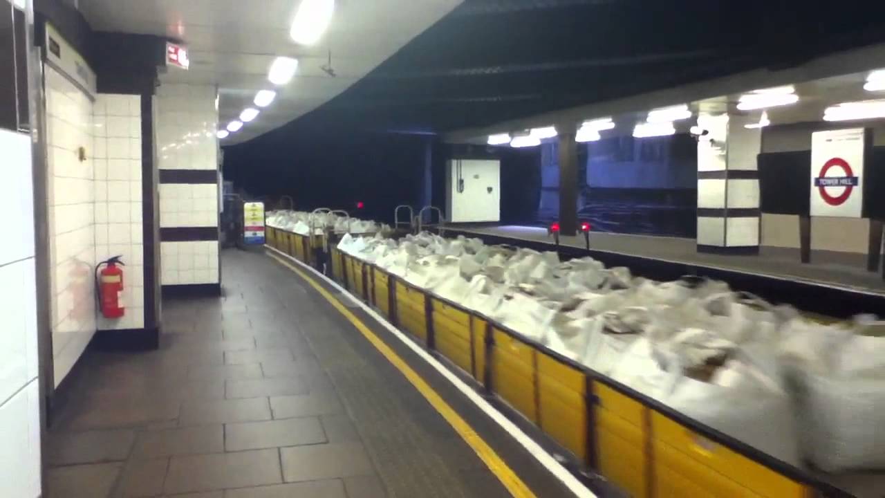 London Underground engineering tube train at Tower Hill - 29/7/11 - YouTube