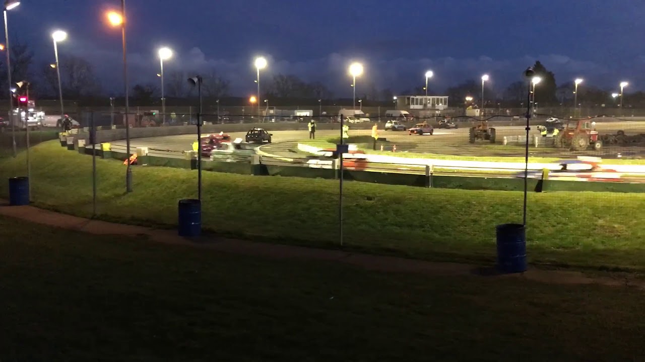 Northampton International Raceway Back To Basic Bangers Heat One - YouTube
