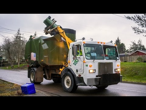 Peterbilt 310 - Heil CP Python Garbage Truck