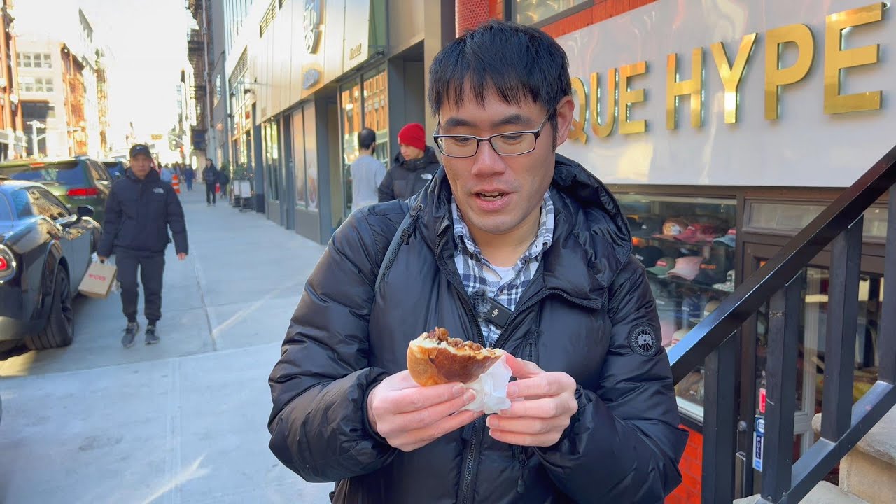Best Roast Pork Buns in NYC Chinatown | Mei Lai Wah - YouTube