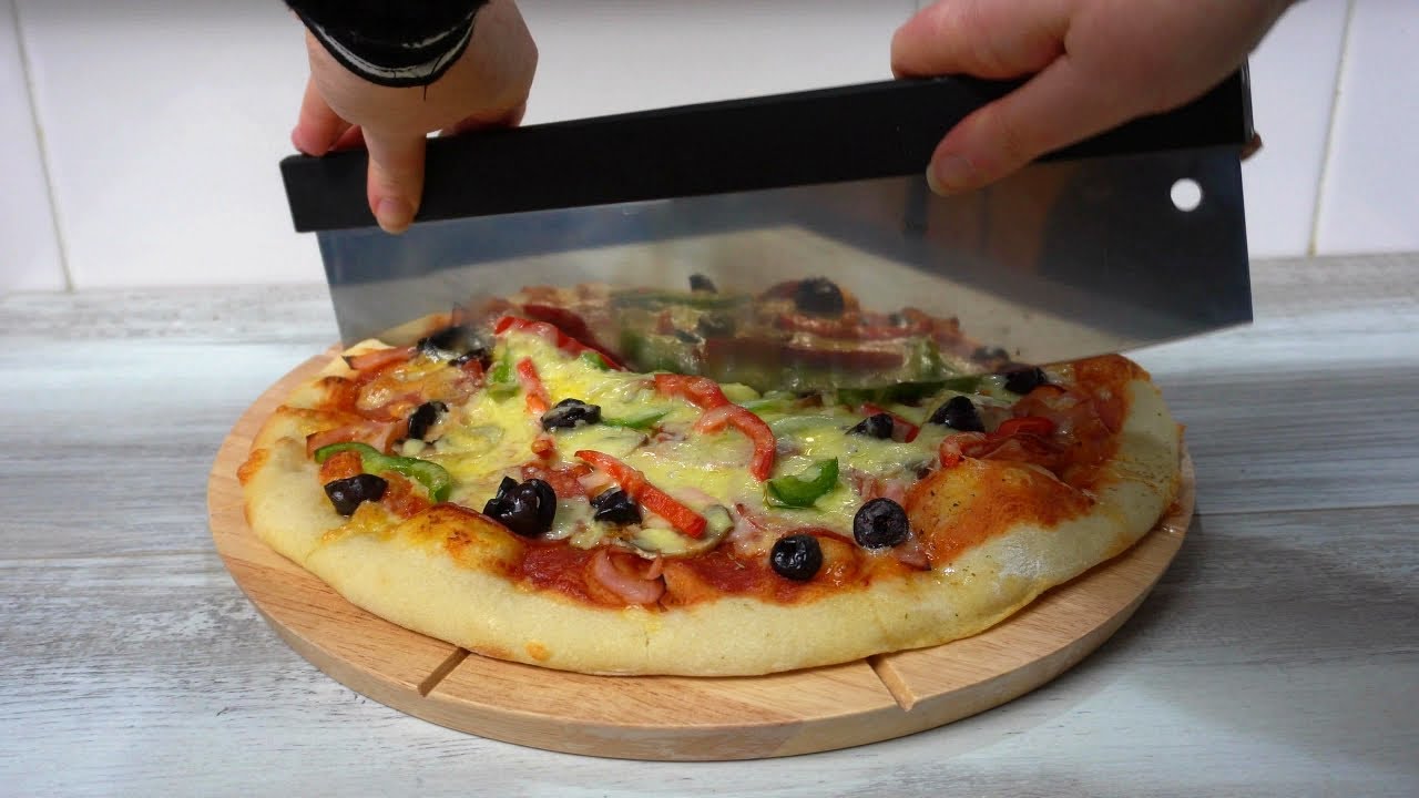 The Best Way To Cut A Pizza - Checkered Chef Pizza Cutting Board - YouTube
