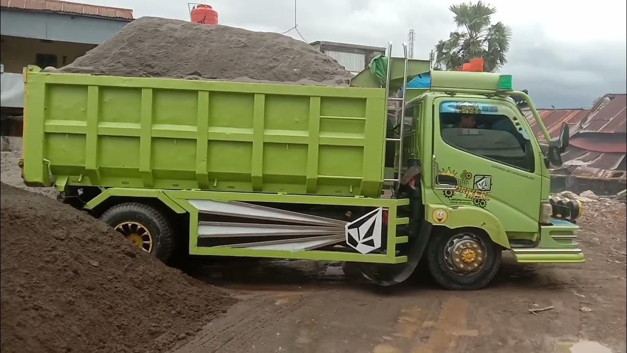 mobil truk pasir jomplang muatan pasir super full bak - YouTube