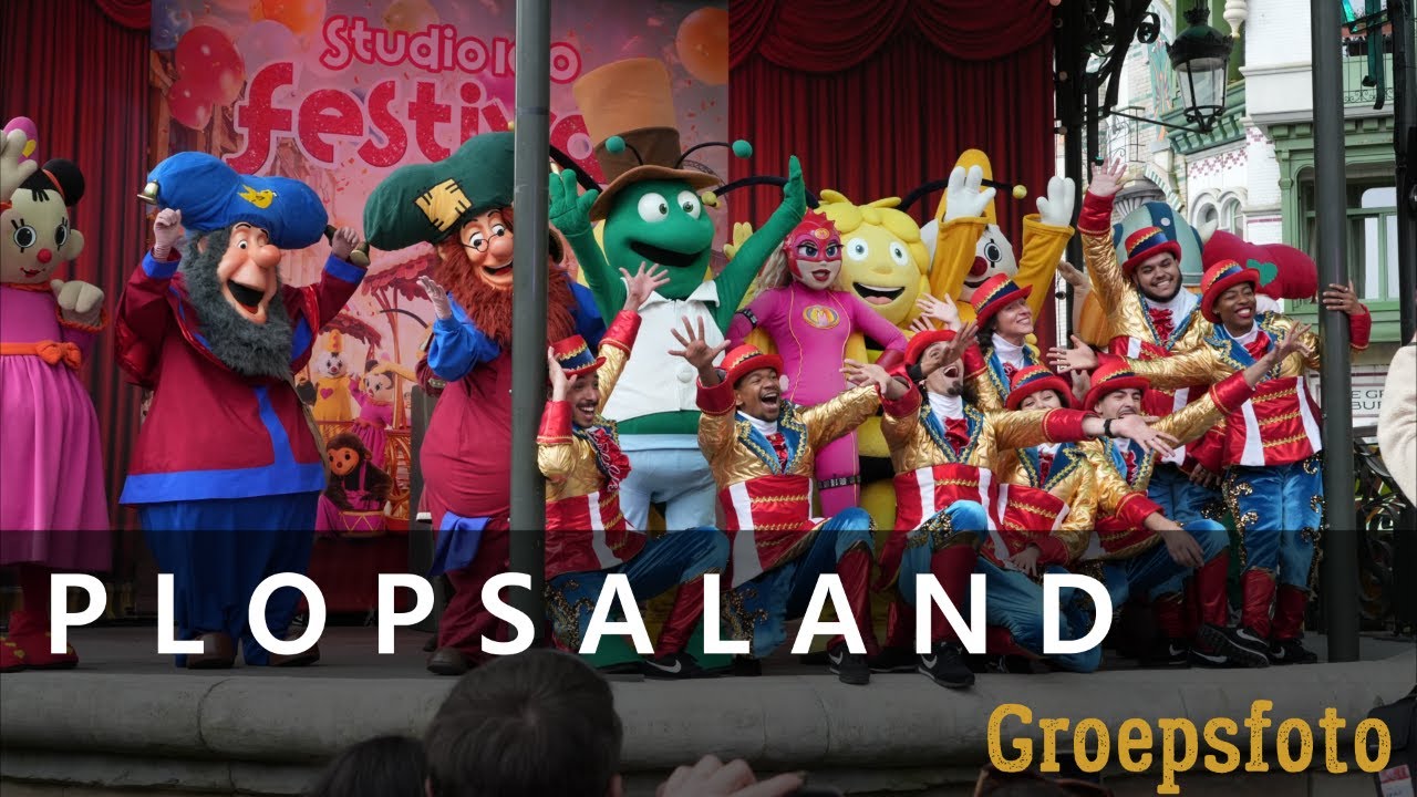 Alle Studio 100 figuren bouwen een feestje tijdens de groepsfoto in ...