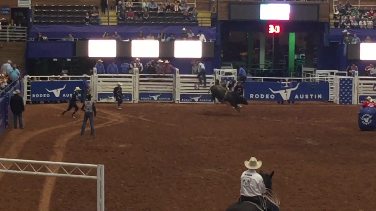 Bull Rider at Rodeo Austin - YouTube