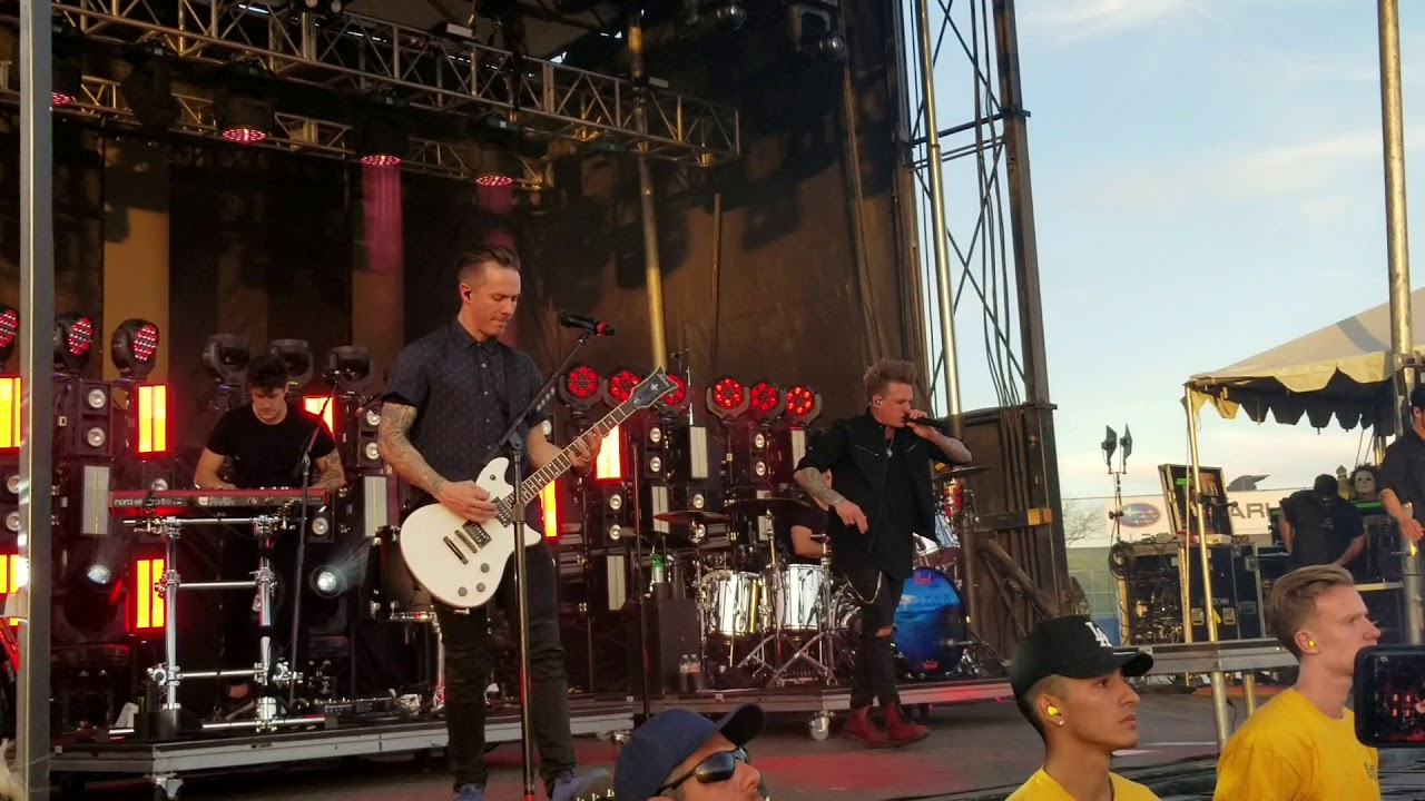 Papa Roach KFMA Day - YouTube