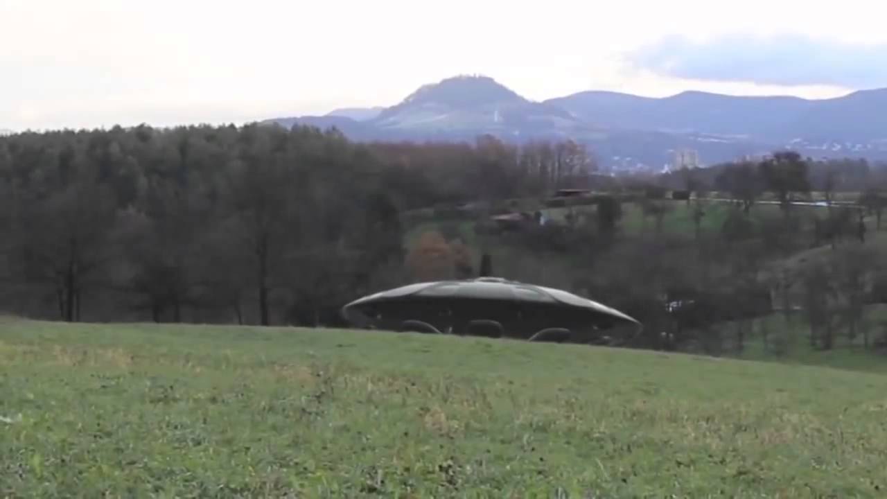 Flash News: UFO With Aliens Takes Off From Field? - YouTube