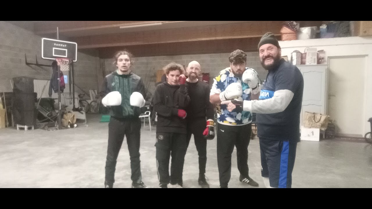 mème exercice pour Rémi et Hugo 2 uppercut droite gauche 2 esquives ...