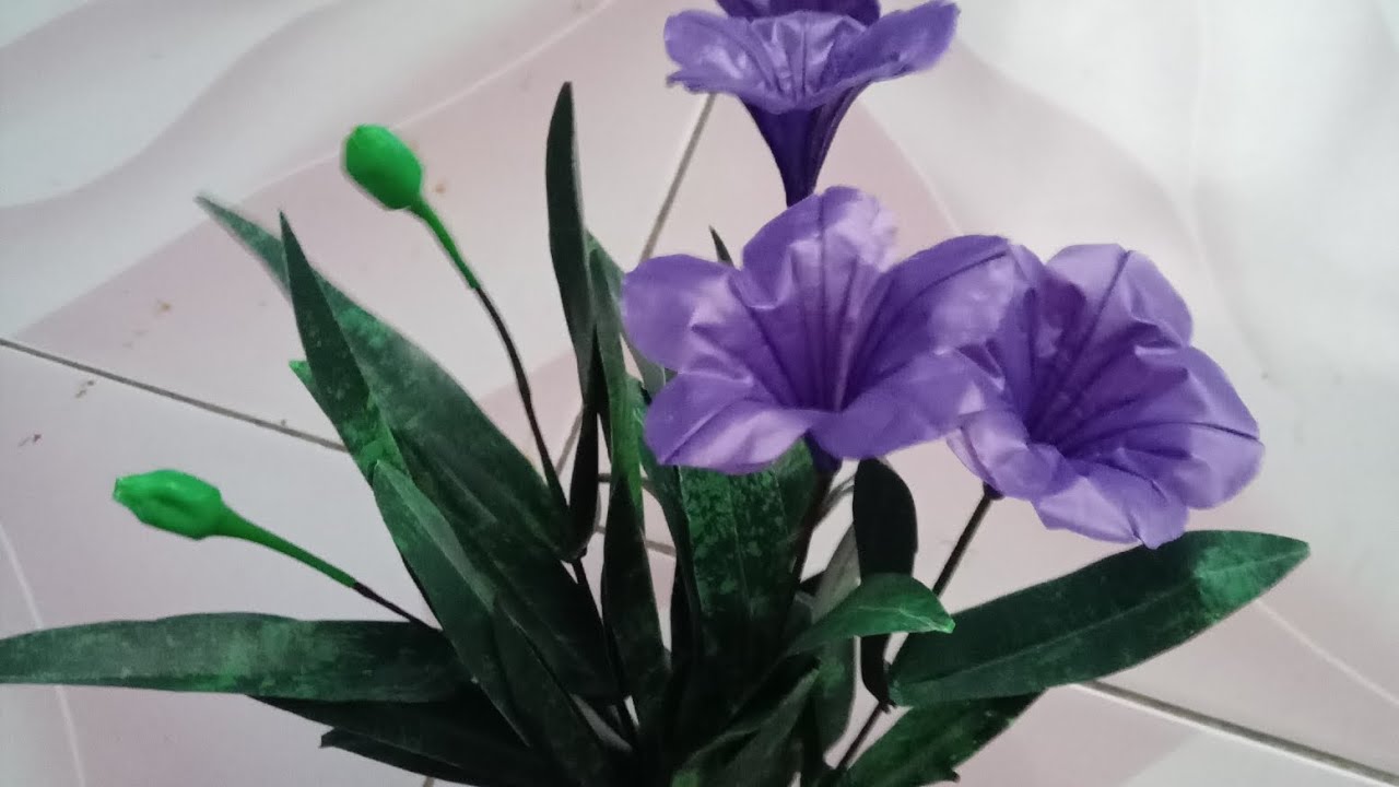 @Fauzanramdanichannel cara membuat Bunga Terompet Ungu dari kresek ...