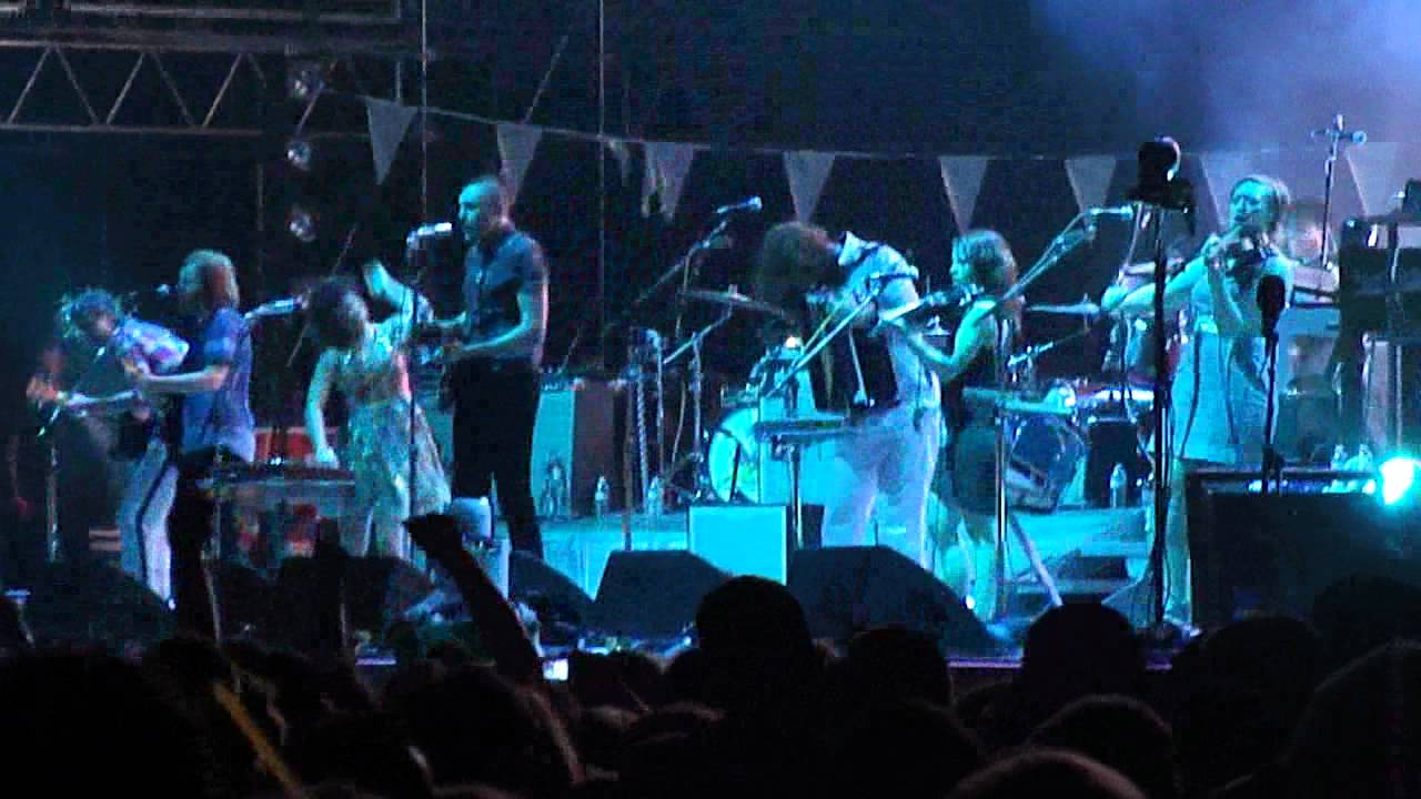 Arcade Fire @ Bonnaroo--Wake Up / Sprawl II (Mountains Beyond Mountains ...