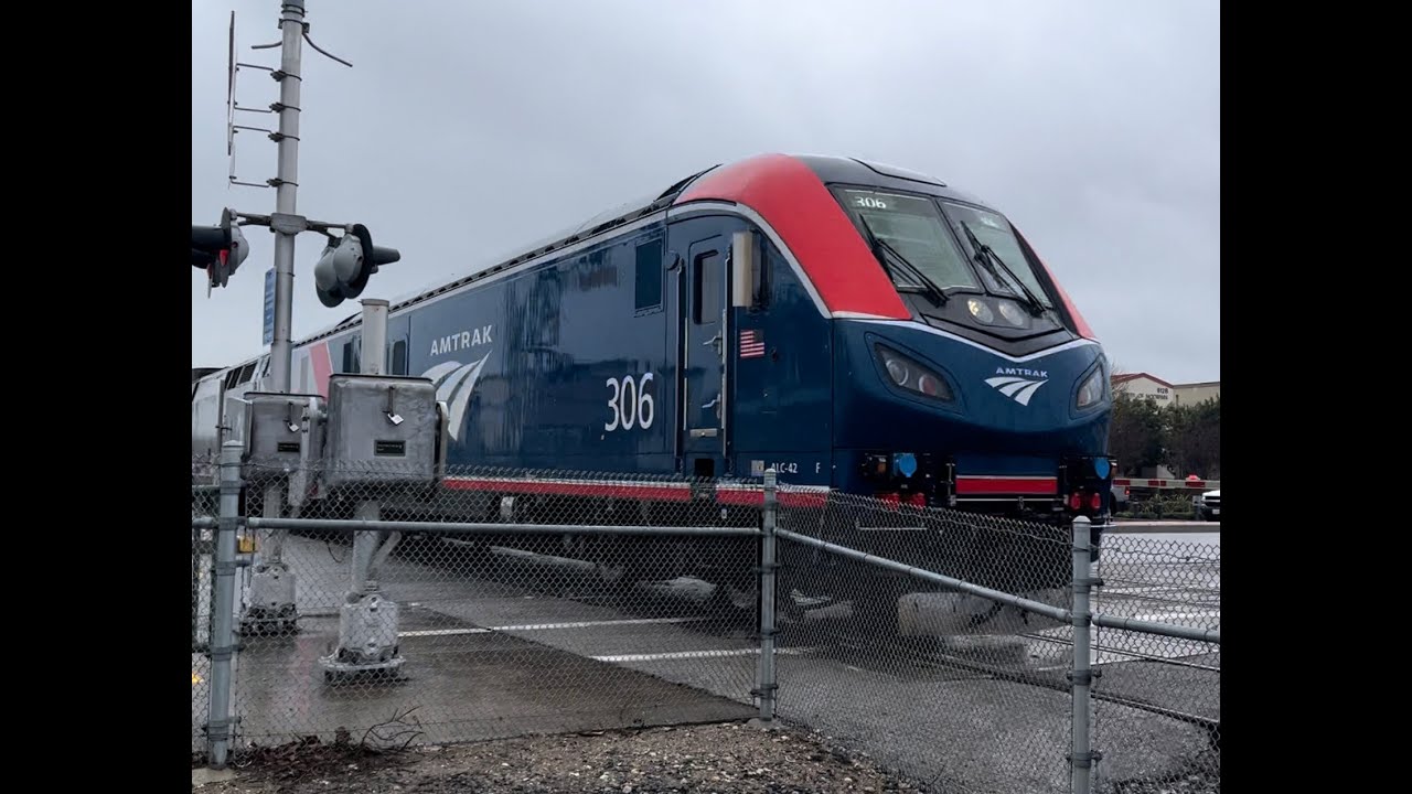 BNSF Rescues Coast Starlight, DOTX #221, ALC-42, and more! - YouTube