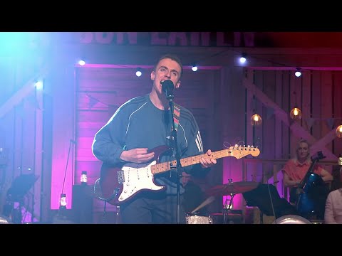 Elis Derby - Disgwyl am yr alwad