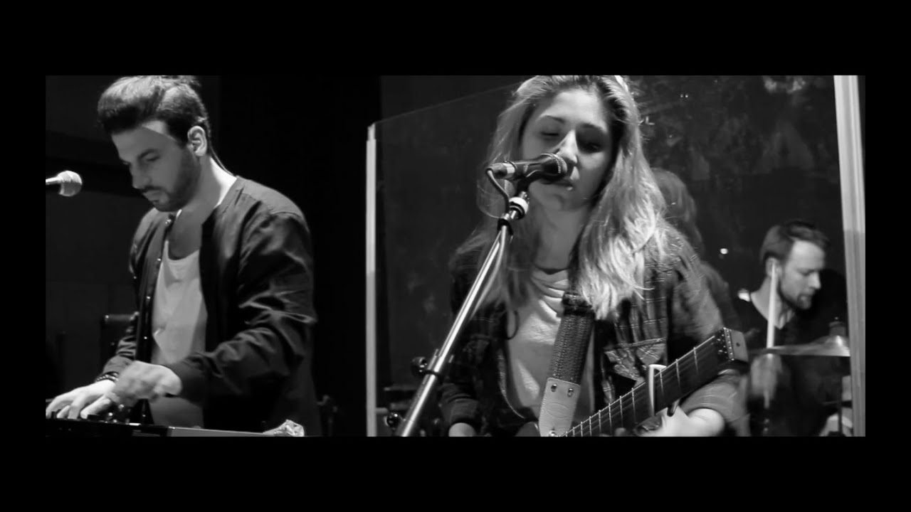 Ericka Janes - Fly (Live at Moskva Club) - YouTube