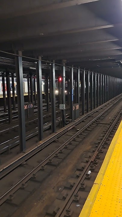 168th Street Bound R179 C express train at Spring Street - YouTube