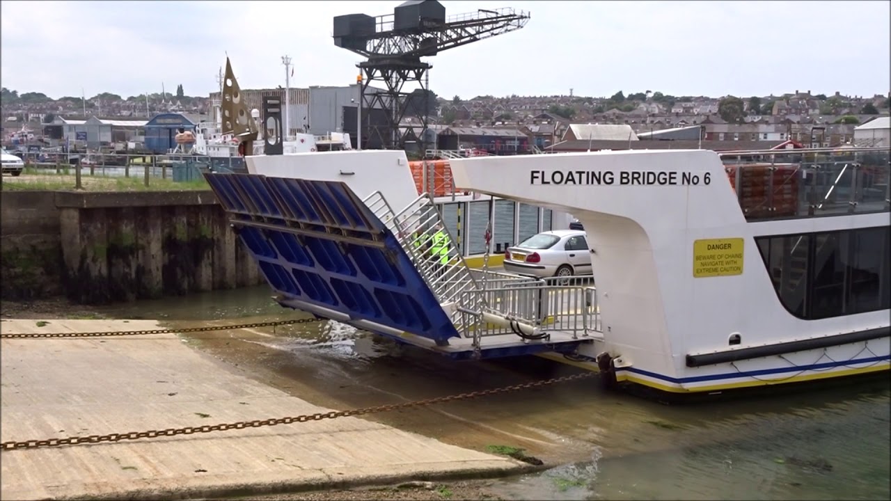 Cowes Floating Bridge - East Cowes Side - Isle Of Wight Chain Ferry ...