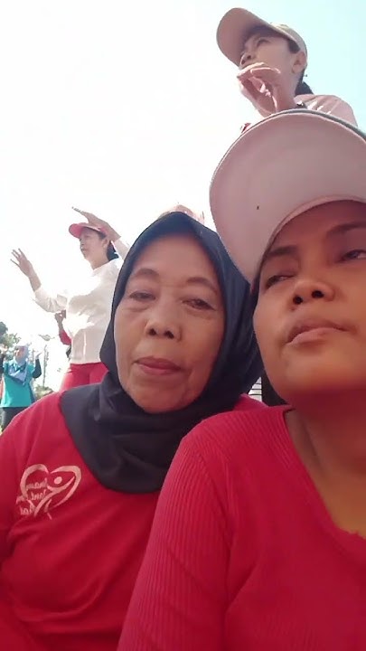 senam massal.. instruktur senam Mak li. - YouTube