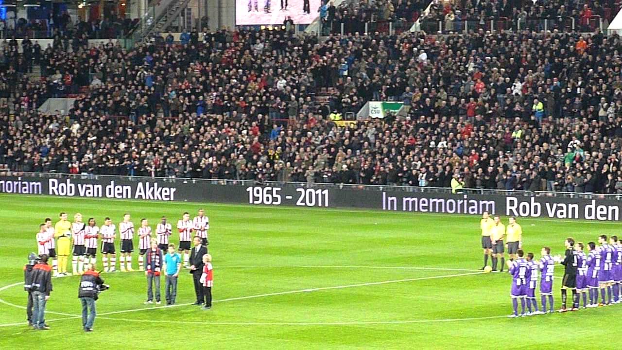 Rob van den Akker in memoriam during PSV -FC Groningen - YouTube