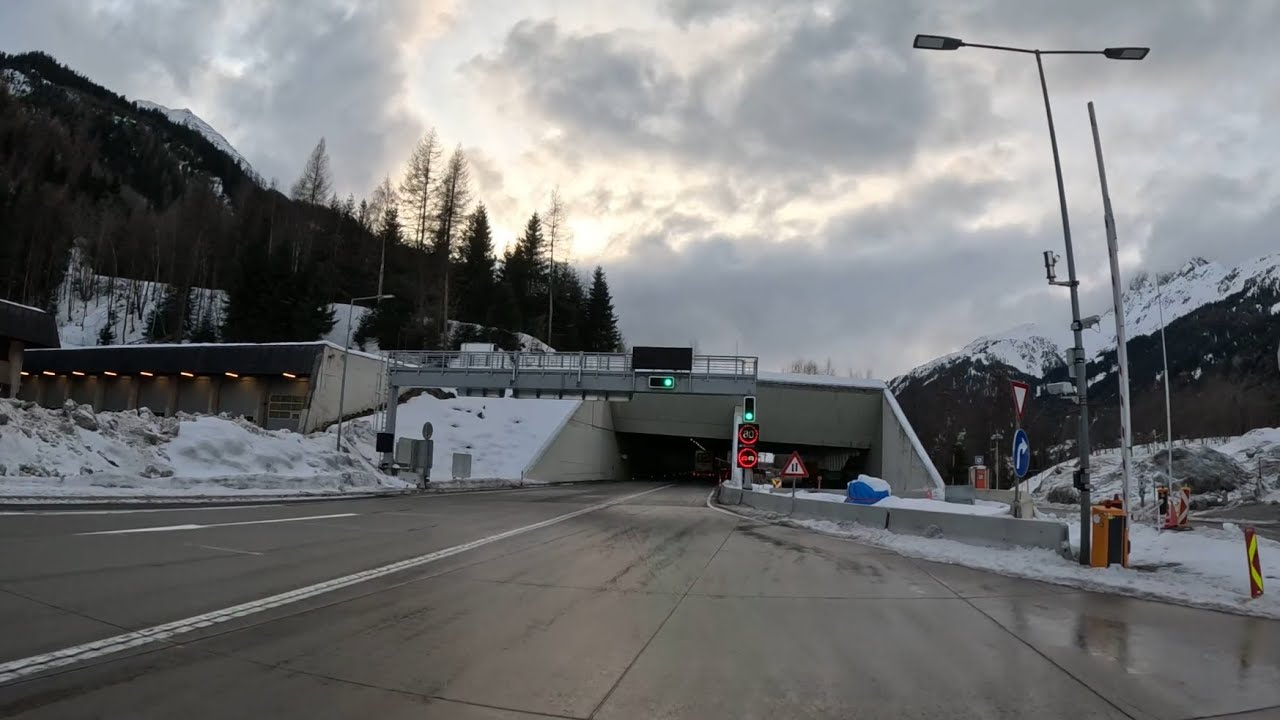 Arlbergtunnel Österreich / Ost-West - YouTube