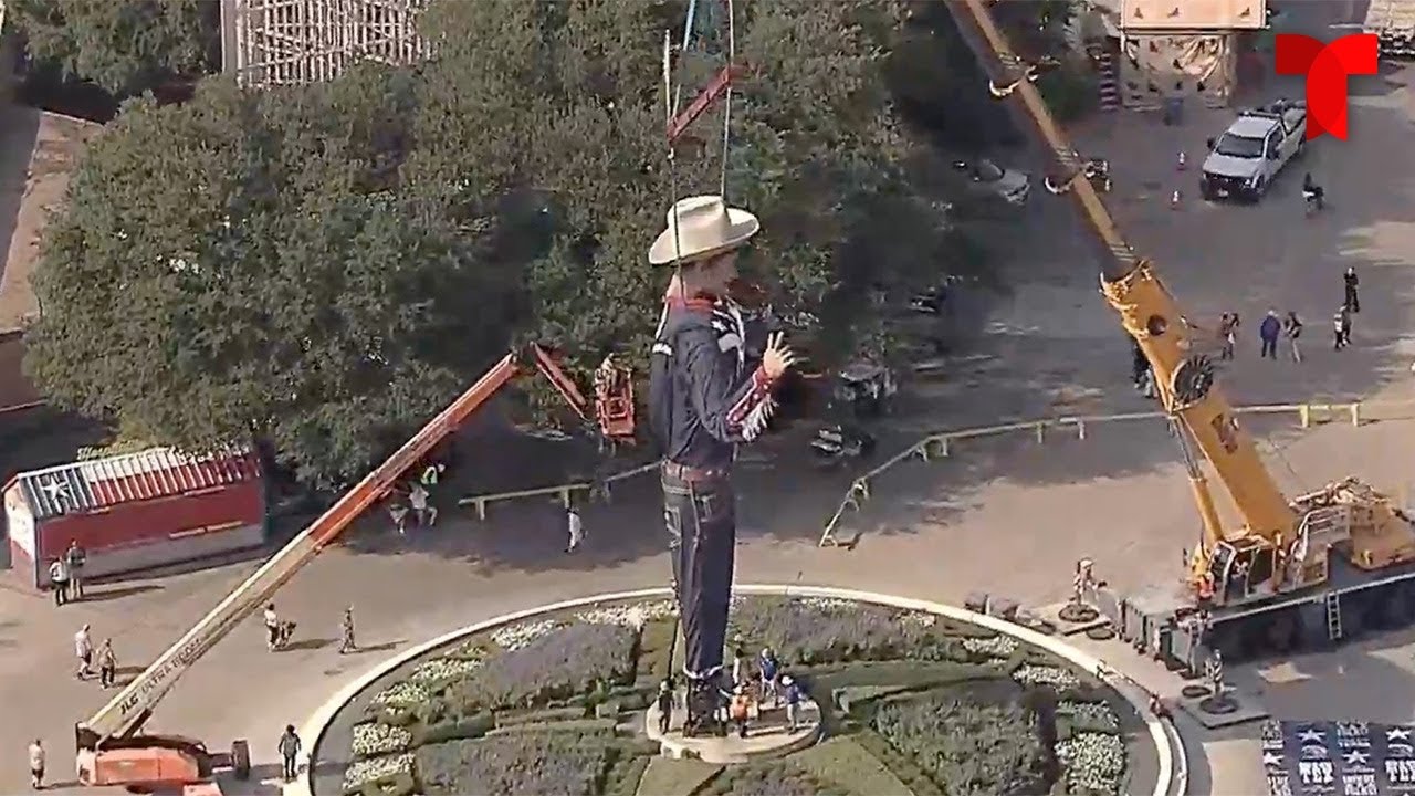 Big Tex, the iconic cowboy statue, rises at the State Fair of Texas ...