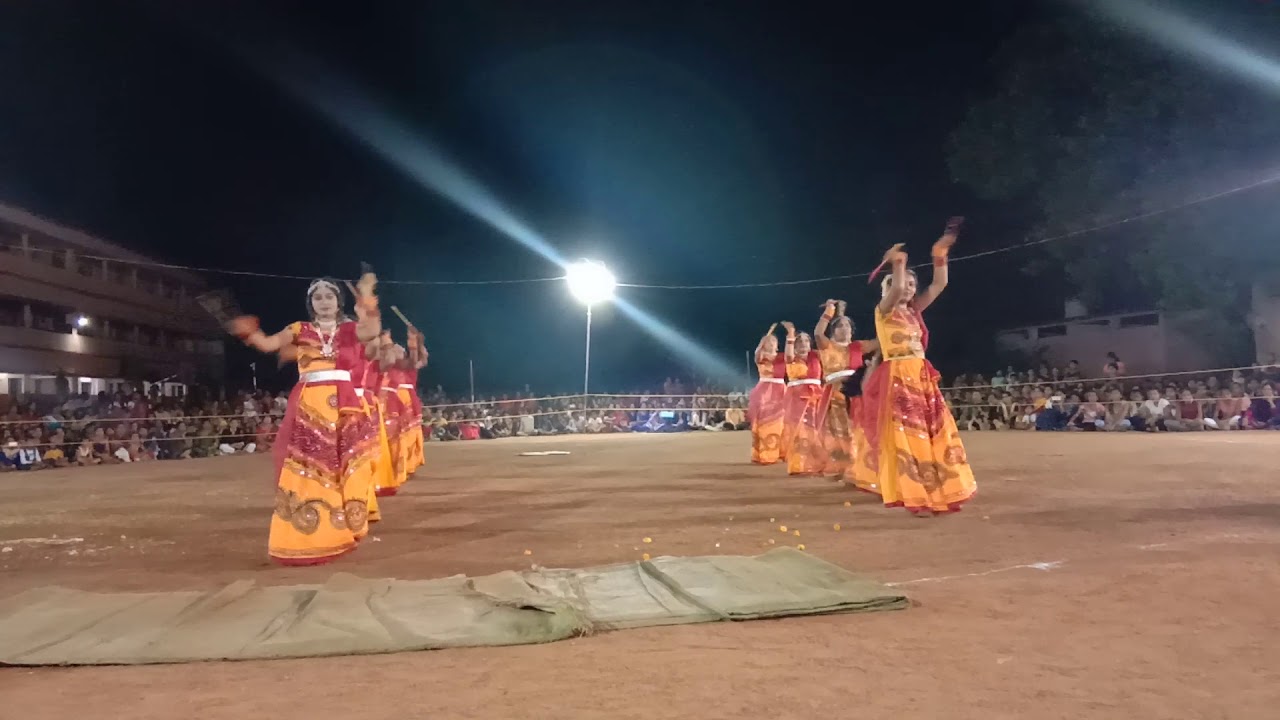 Saraswathi Vidyalaya Dandiya competition (Ekta Group first prize winner ...