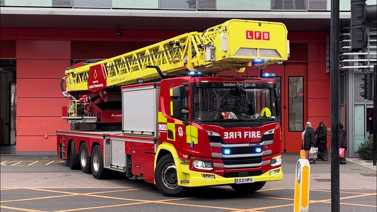 Brand New Wrong Side Of Road Lfb Old Kent Road 64m Turntable Ladder And Pump Ladder Double