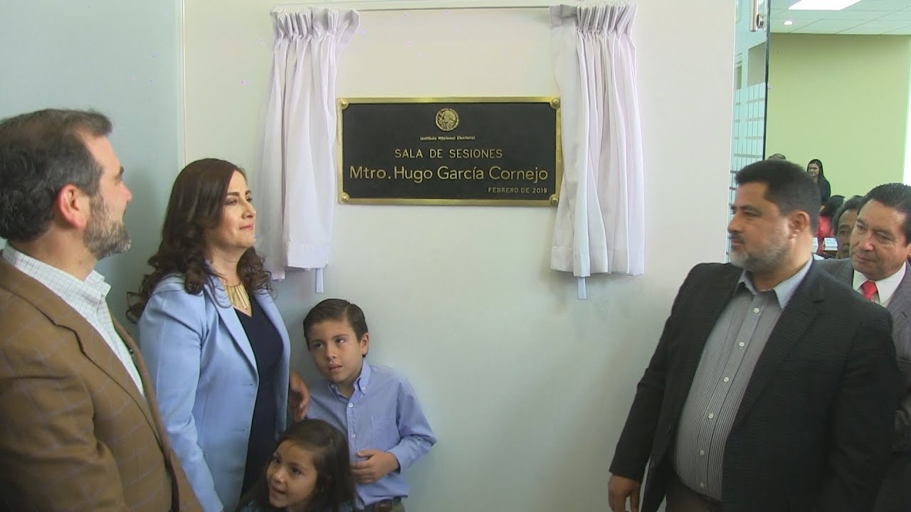 Rinden homenaje póstumo a Hugo García Cornejo - YouTube