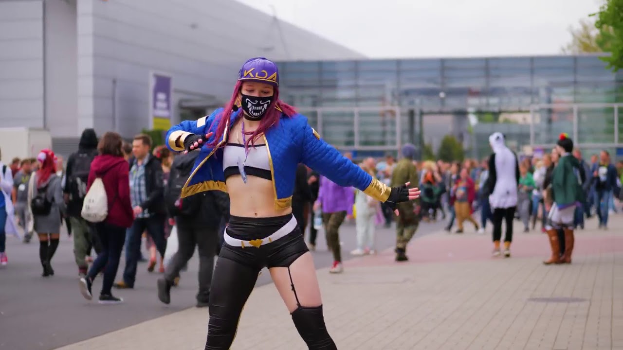 Akali cosplay dancing - YouTube
