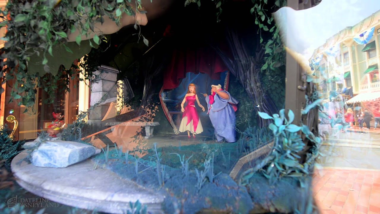 Cinderella's fairy tale enchants a window on Disneyland's Main Street ...
