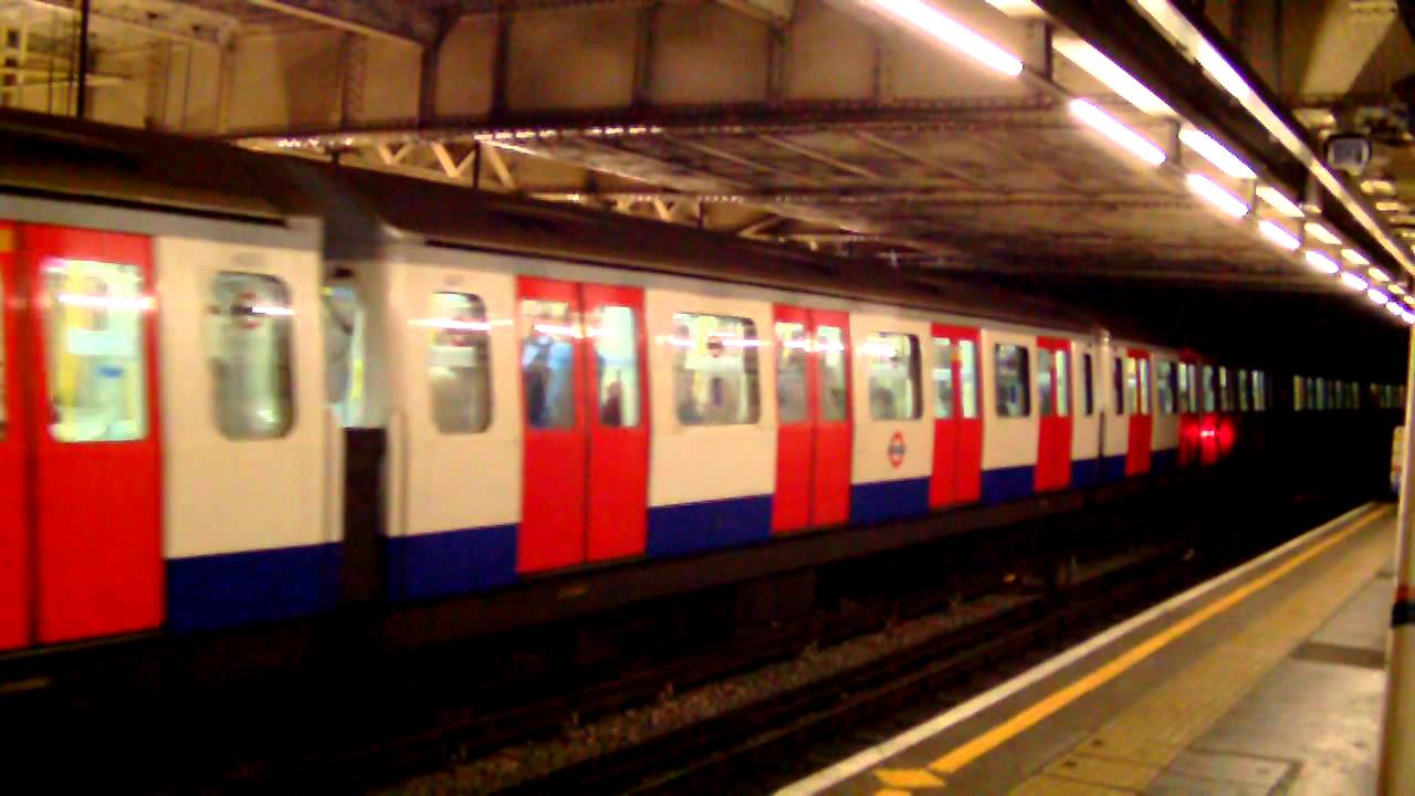 London Underground District Line: C69/C77 Stock departs High Street ...