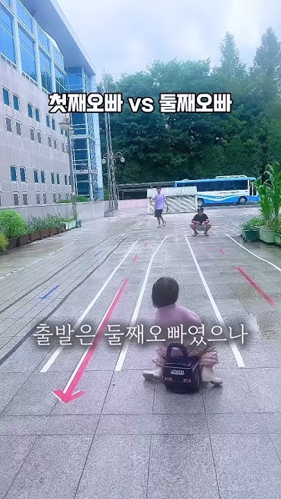 아놔 ㅋㅋ 초콜렛은 반칙이자나 두찌야 다음에 엄마가 엄청 큰 과자 준비해주께💚다둥이네 사남매 아들셋 막내 오빠셋 육아 대결 아기 Youtube