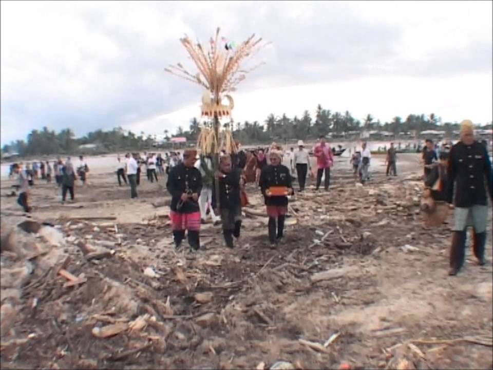 Sending of seraheng to Tugek Kala Dana Mukah - YouTube