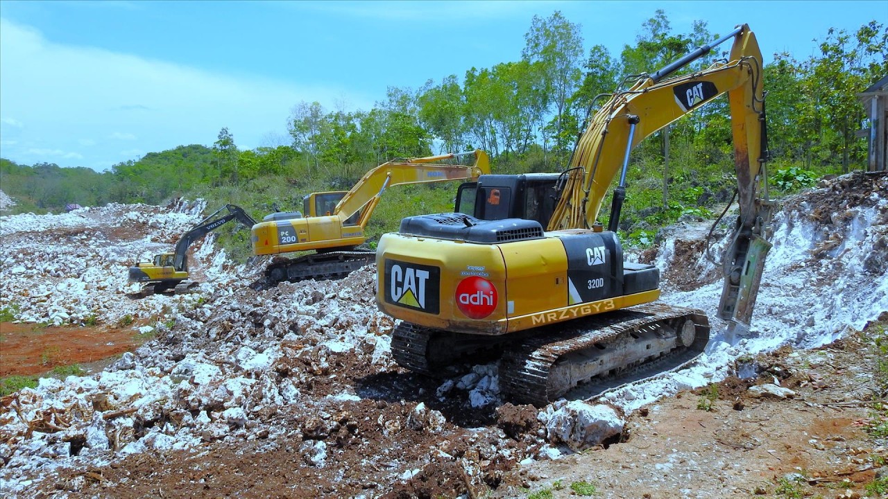 Watch This Excavator DIG THROUGH LIMESTONE HILLS for ROADWORK – It’s ...