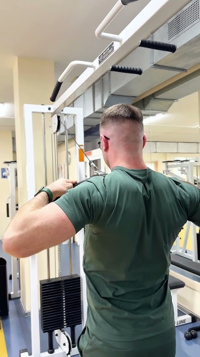 тяга до підборіддя на задню дельту Gym тренер тренуванняонлайн Youtube