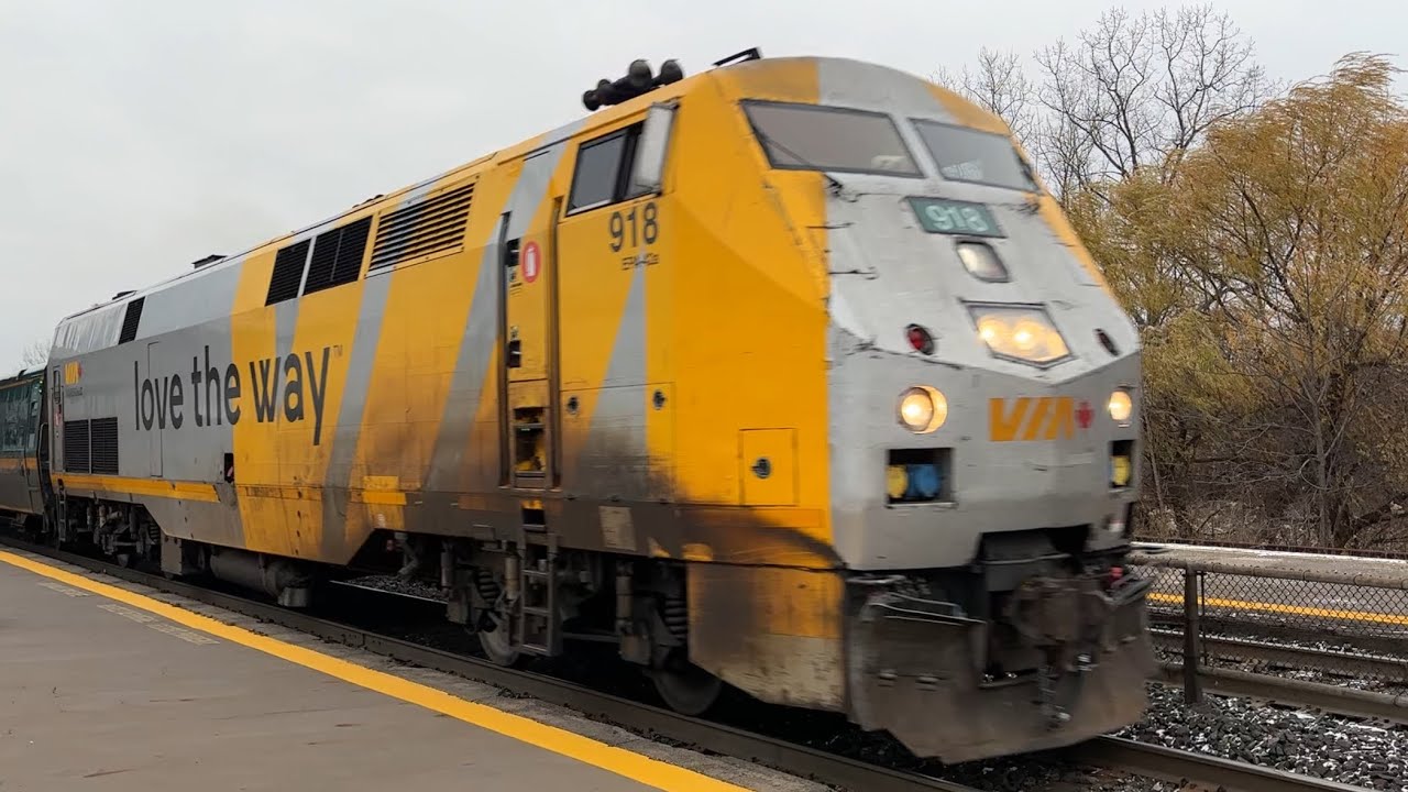 Via Train 72 Burlington Go Station December 04, 2024 - YouTube