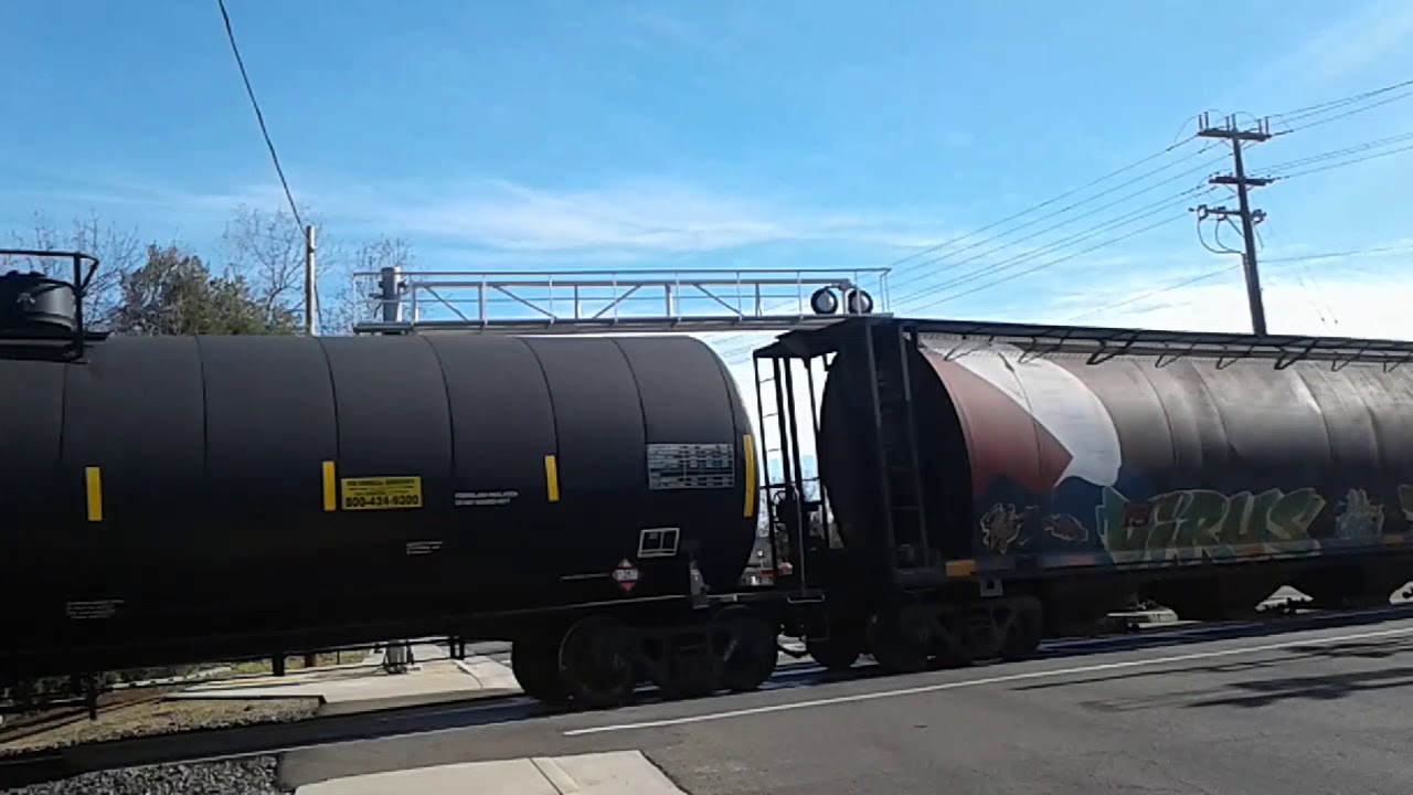 UP 5523 CP 8911 CSX 644 PRLX UP 4733 and CP 8926 in the back and it's a ...