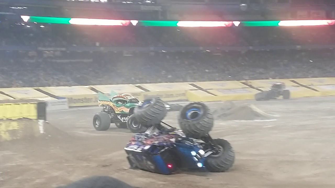 Monster Jam 2018 Toronto; Dragon ENCORE Destroys truck! - YouTube